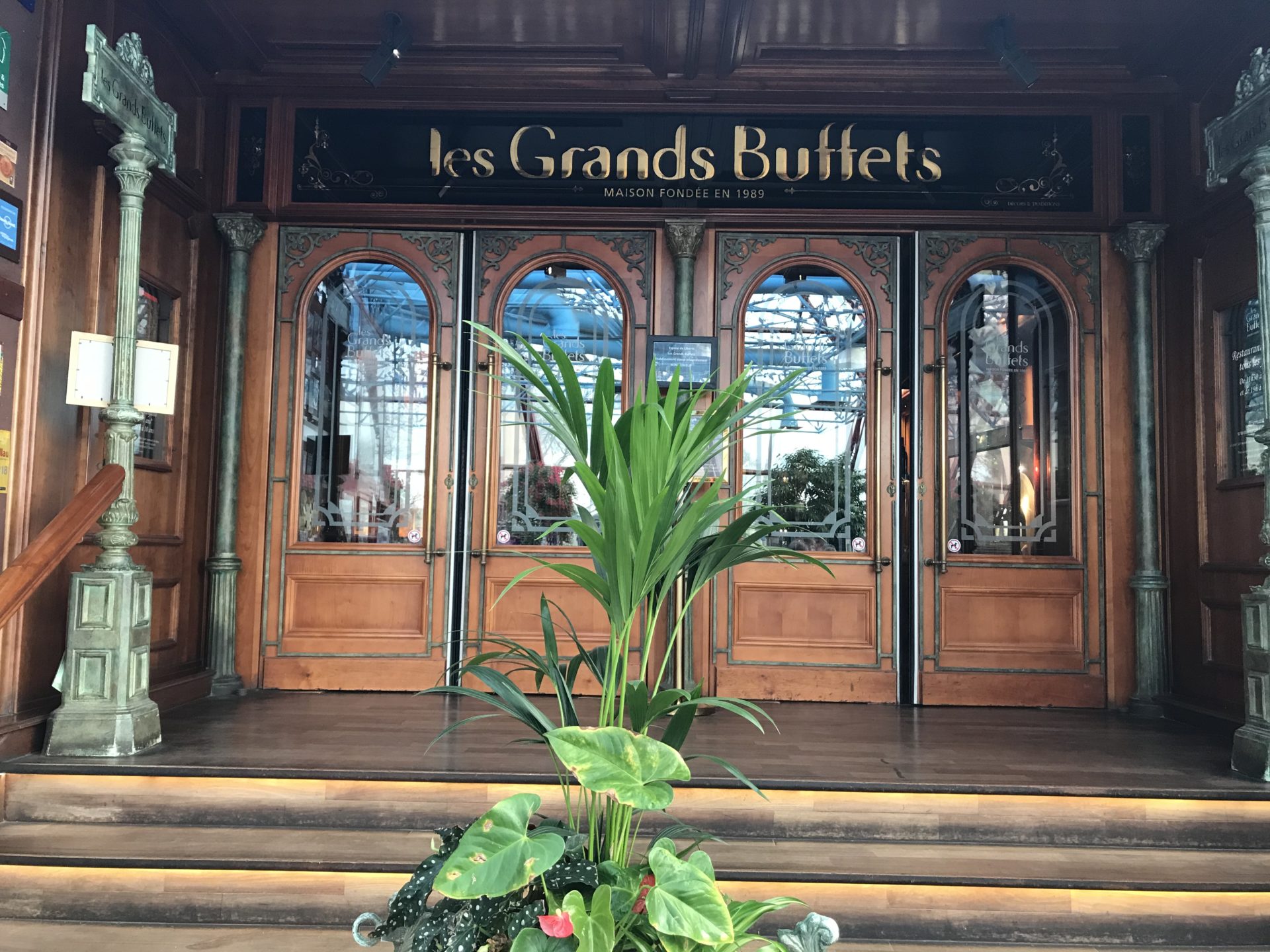 Un repas gargantuesque aux Grands Buffets – Elsa and You